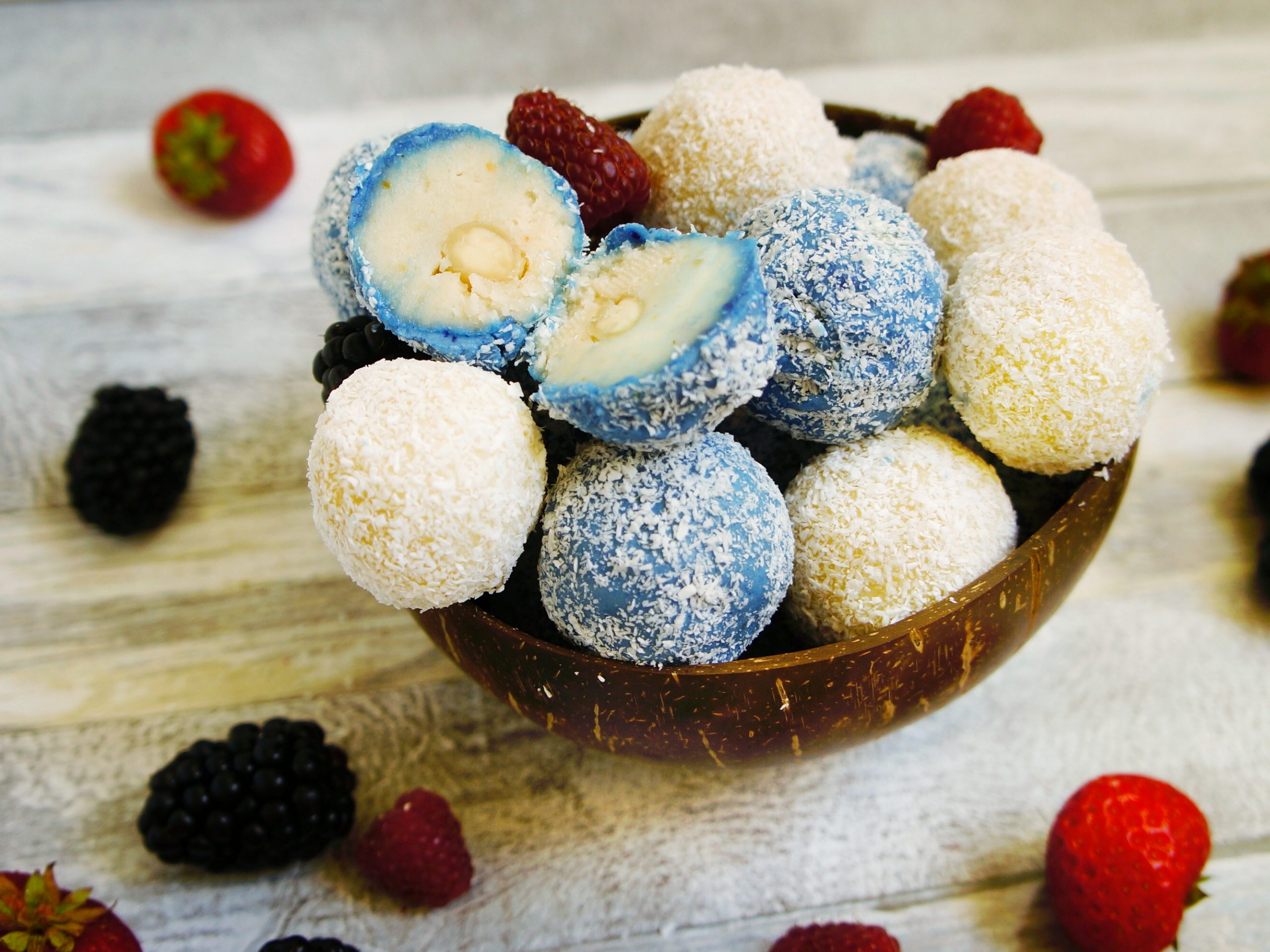 Blue Raffaello Truffles - Rainbowplanet.cz